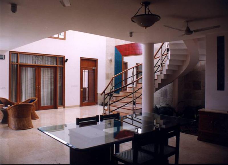 COMPACT URBAN DWELLING | Shilanyas Design Consultants