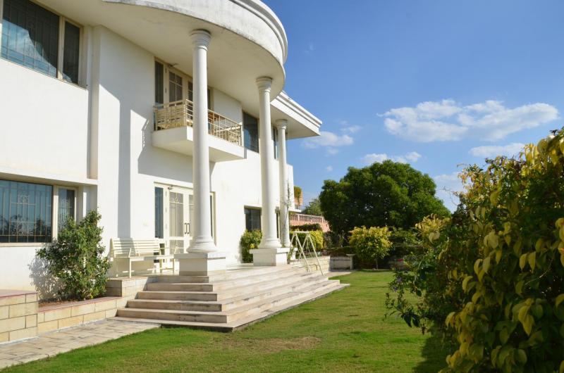 HOUSE FOR FOUR FAMILIES | Shilanyas Design Consultants